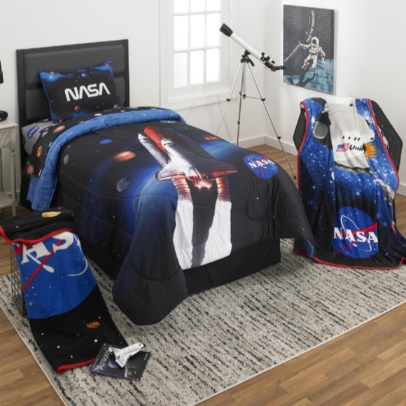Nasa | Bedding | Nwt Nasa 2 Piece Twin Comforter Set | Poshmark